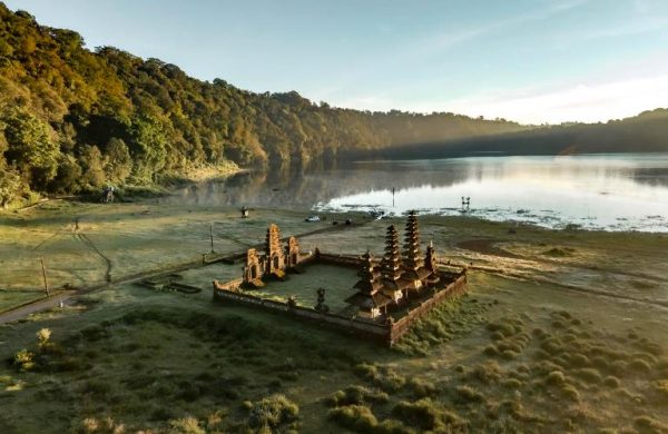 Menanti Pesona Keindahan Mentari Terbit di Danau Tamblingan Buleleng ...