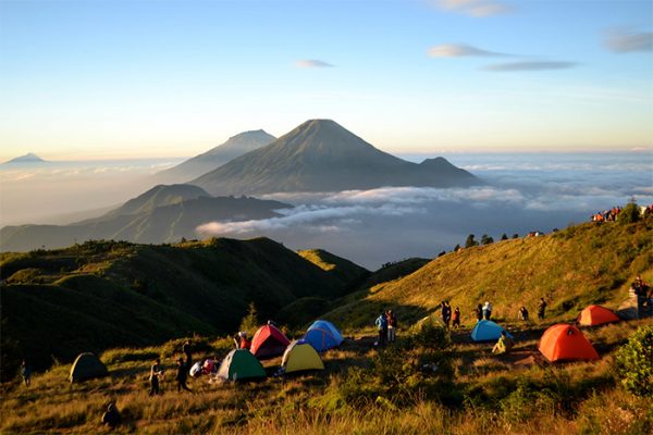 7 Gunung di Pulau Jawa yang Aman untuk Pendaki Pemula