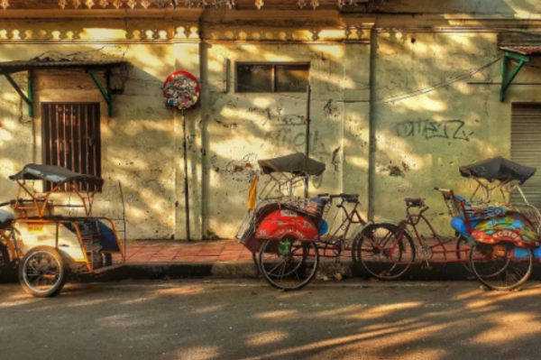 Berwisata dengan Mengendarai 5 Jenis Becak Khas Indonesia