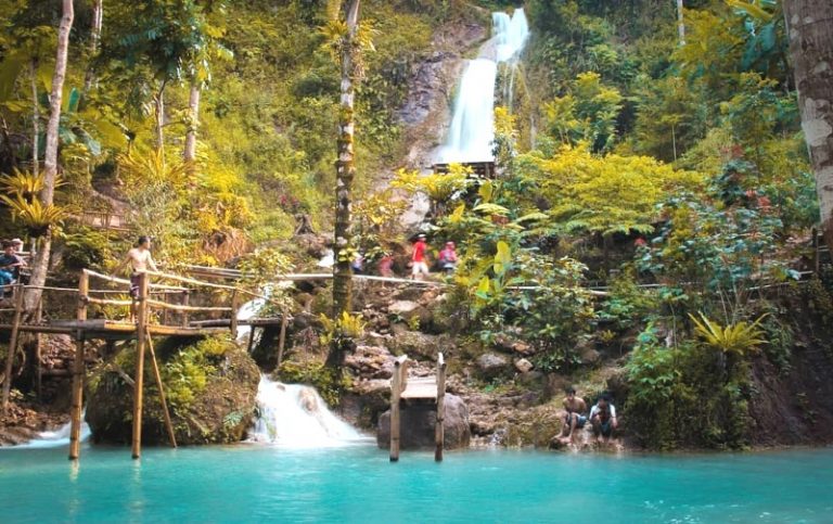 Menikmati Pesona Keindahan Air Terjun Kembang Soka Kulon Progo ...