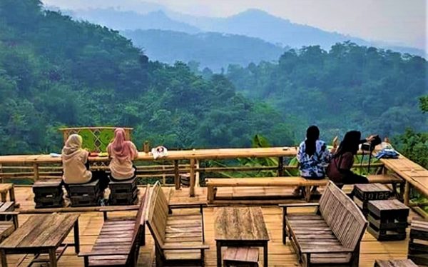 Tiga Destinasi Wisata Populer di Karawang yang Menyajikan Keindahan ...