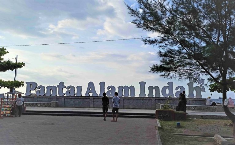 Pantai Alam Indah, Tempat Asik Buat Nongkrong Sore di Kota Tegal ...