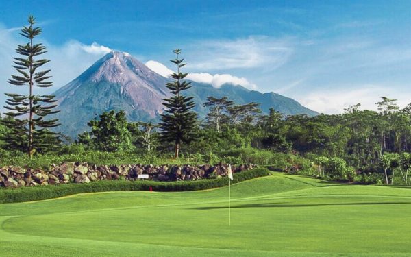 Merapi Golf Yogyakarta, Padukan Olahraga dengan Panorama Alam yang ...