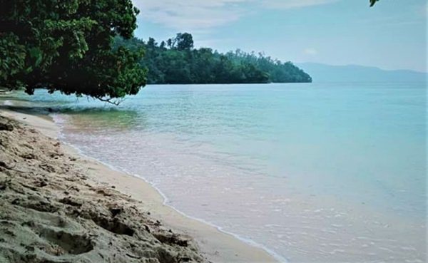 Tamasya ke Pantai Eemoamba Buton Utara dengan Panorama Memesona ...