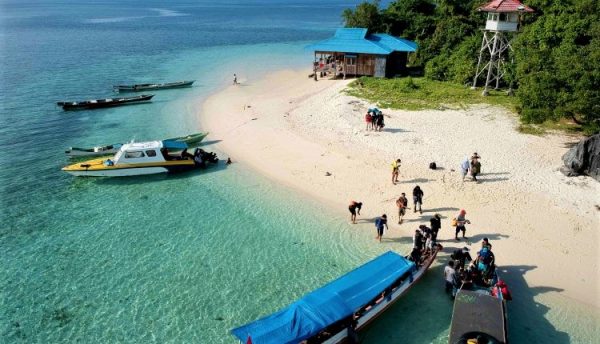 Traveling ke Pulau Hari Konawe Selatan yang Memesona dan Bikin Betah - Turisian.com