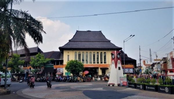 Wisata Belanja di Pasar Gede yang Terkenal Sebagai Pasar Tertua di Kota ...