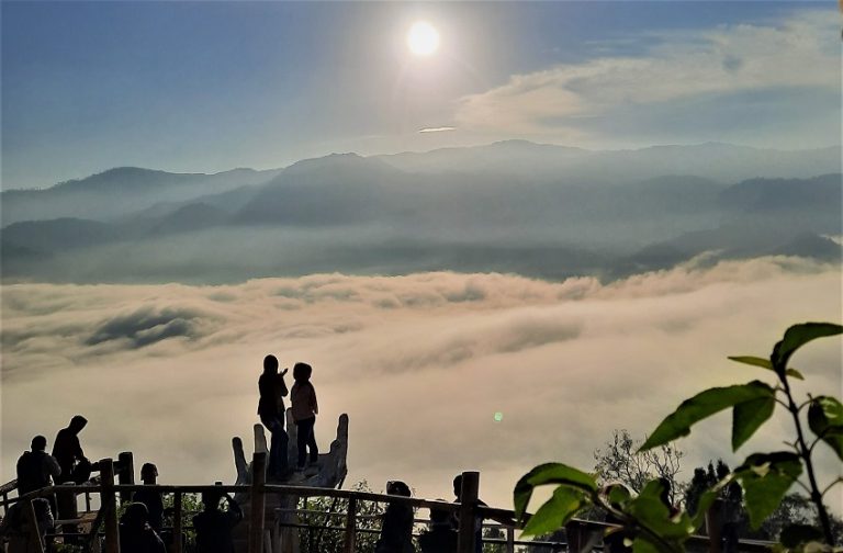 Terpesona Panorama Gunung Luhur Citorek "Negeri di Atas Awan" Banten ...