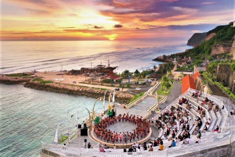 Pantai Melasti Ungasan Bali, Tempat Liburan yang Menyenangkan dan Berkesan - Turisian.com