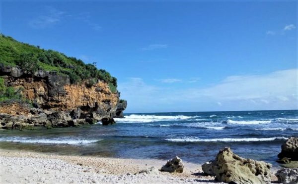 Pantai Ngeden Gunungkidul yang Eksotis dengan Hamparan Pasir Putih ...