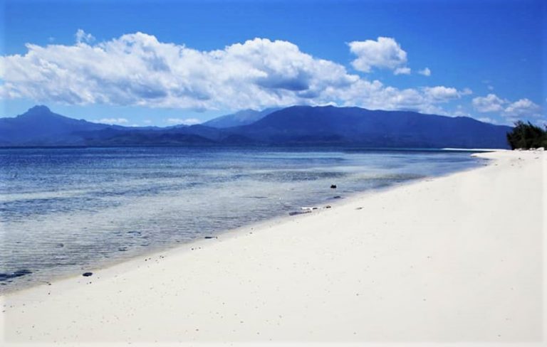 Pulau Sagori Bombana dengan Sajian Alam yang Memukau - Turisian.com