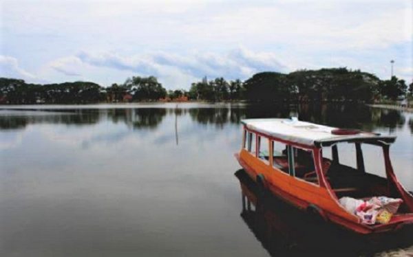 Yuk Wisata ke Danau Raja Indragiri Hulu yang Memukau! - Turisian.com