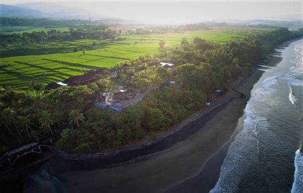 Pura Rambut Siwi, Wisata Religi Bali dengan Sajian Panorama Samudra ...