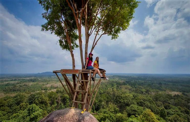 Traveling ke Bukit Gebang Bangka Selatan yang Sajikan Alam yang Menawan ...