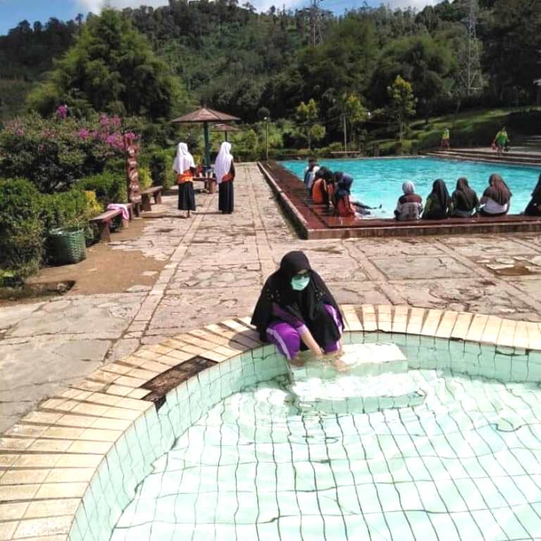 Berendam di Kolam Tirta Camelia Hotspring, Seperti Ini Rasanya
