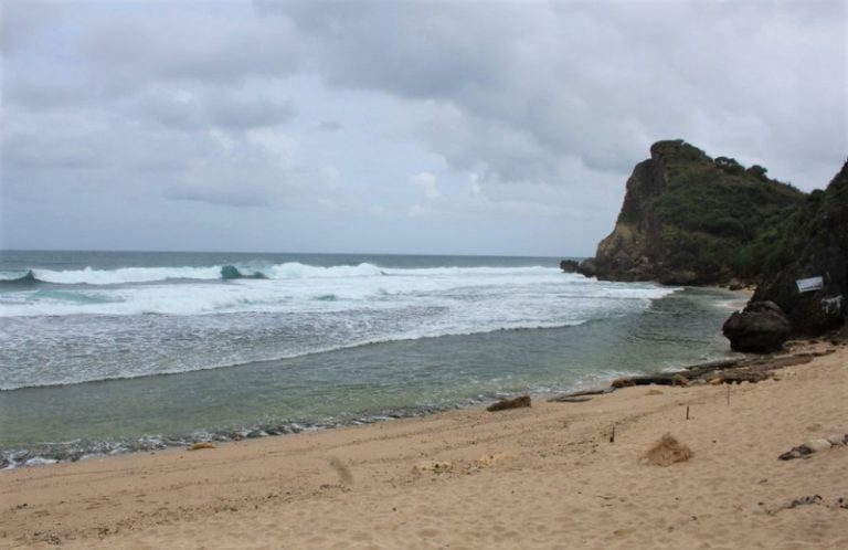 Cari Ketenangan? Yuk ke Pantai Nguyahan Gunungkidul! - Turisian.com