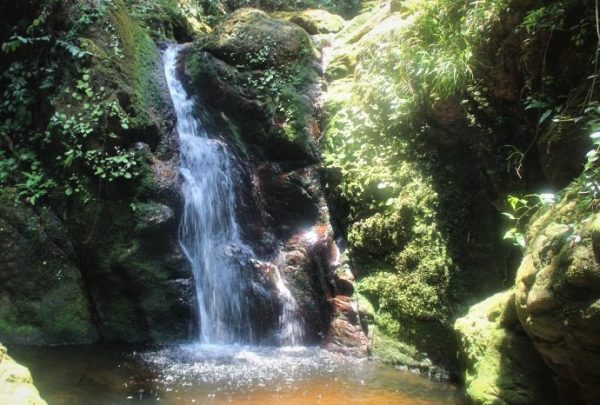Berpetualang ke Air Terjun Rembang Bulay Bangka yang Memesona ...