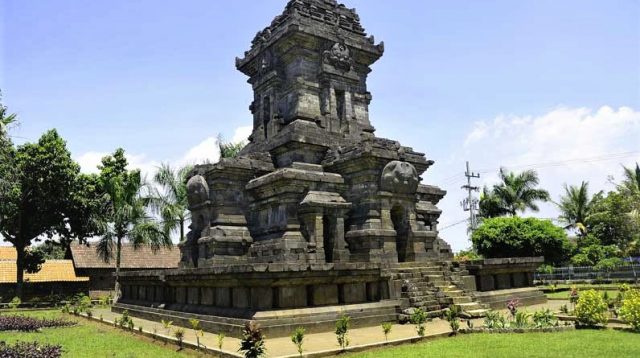 Mengenal Candi Dwarawati Dieng yang Mirip dengan Candi-candi di India ...