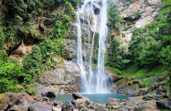 Menikmati Keindahan Cunca Rami, Air Terjun di Tengah Hutan Rindang nan ...