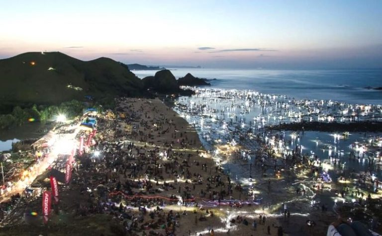 Puncak Event Bau Nyale di NTB, Berburu ‘Putri Mandalika’