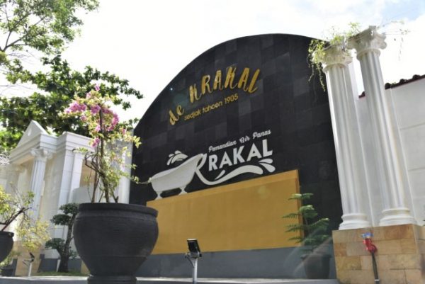 Asyiknya Rekreasi Sambil Berendam di Pemandian Air Panas Krakal Kebumen ...