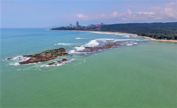 Pantai Pulo Manuk Lebak yang Memesona, Tempat Persinggahan Beragam ...