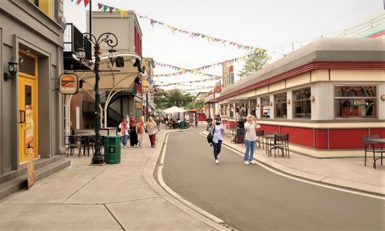 The Flavor Bliss Alam Sutera, Tempat Hangout dengan Spot Foto ala Broadway New York - Turisian.com