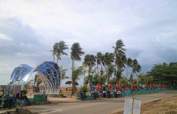 Berkunjung ke Pantai Takisung Kalsel yang Cocok Buat Wisata Keluarga ...