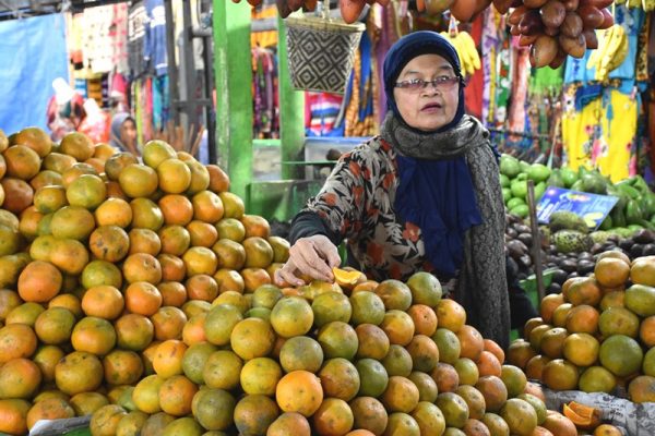 Berwisata ke Pasar Buah Berastagi, Temukan Buah Pepino