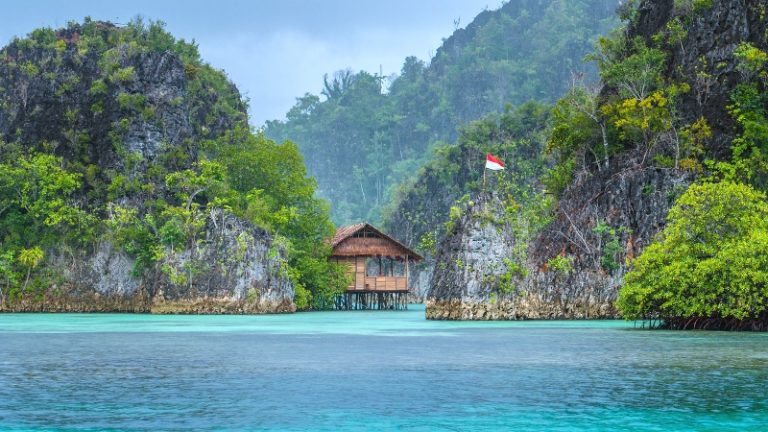 Kawasan Teluk Triton akan Dijadikan Wisata Bahari Bertaraf