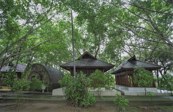 Dana Traha Kota Bima, Cagar Budaya Pemakaman Para Sultan Bima ...