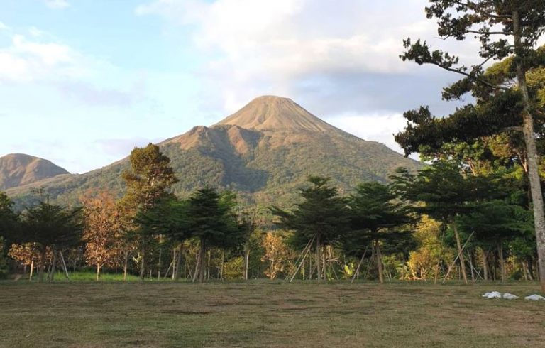 Sedang Hits di Mojokerto, Menikmati View Gunung Penanggungan