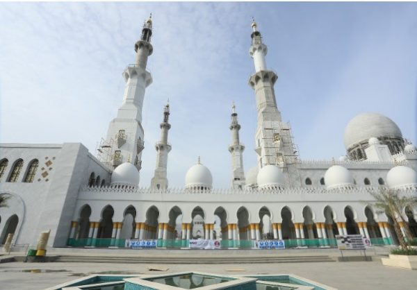 Mengagumi Kemegahan Masjid Sheikh Zayed, Wisata Religi di Kota Solo ...