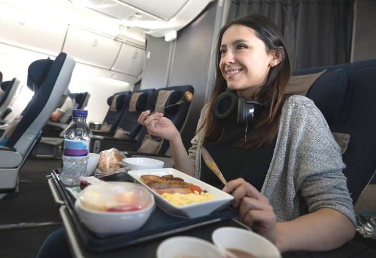 Bawa Makanan dan Minuman di Pesawat, Apa Saja yang Boleh?