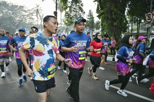 Ribuan Pelari Ikuti Event Pospay Run 2024 di HUT PT Pos Indonesia