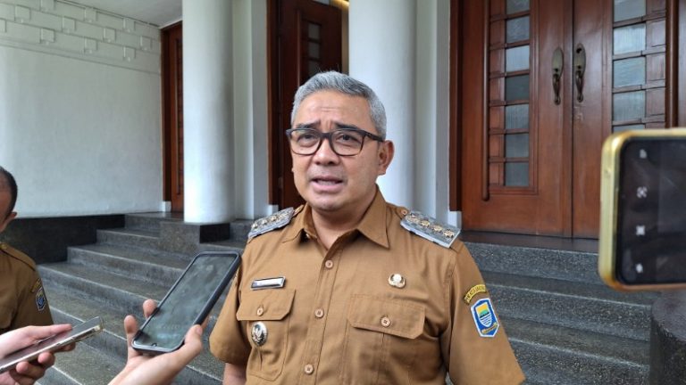 Angkot Bandung Menuju Era Digital, Satu Titik Jemput - Turisian.com